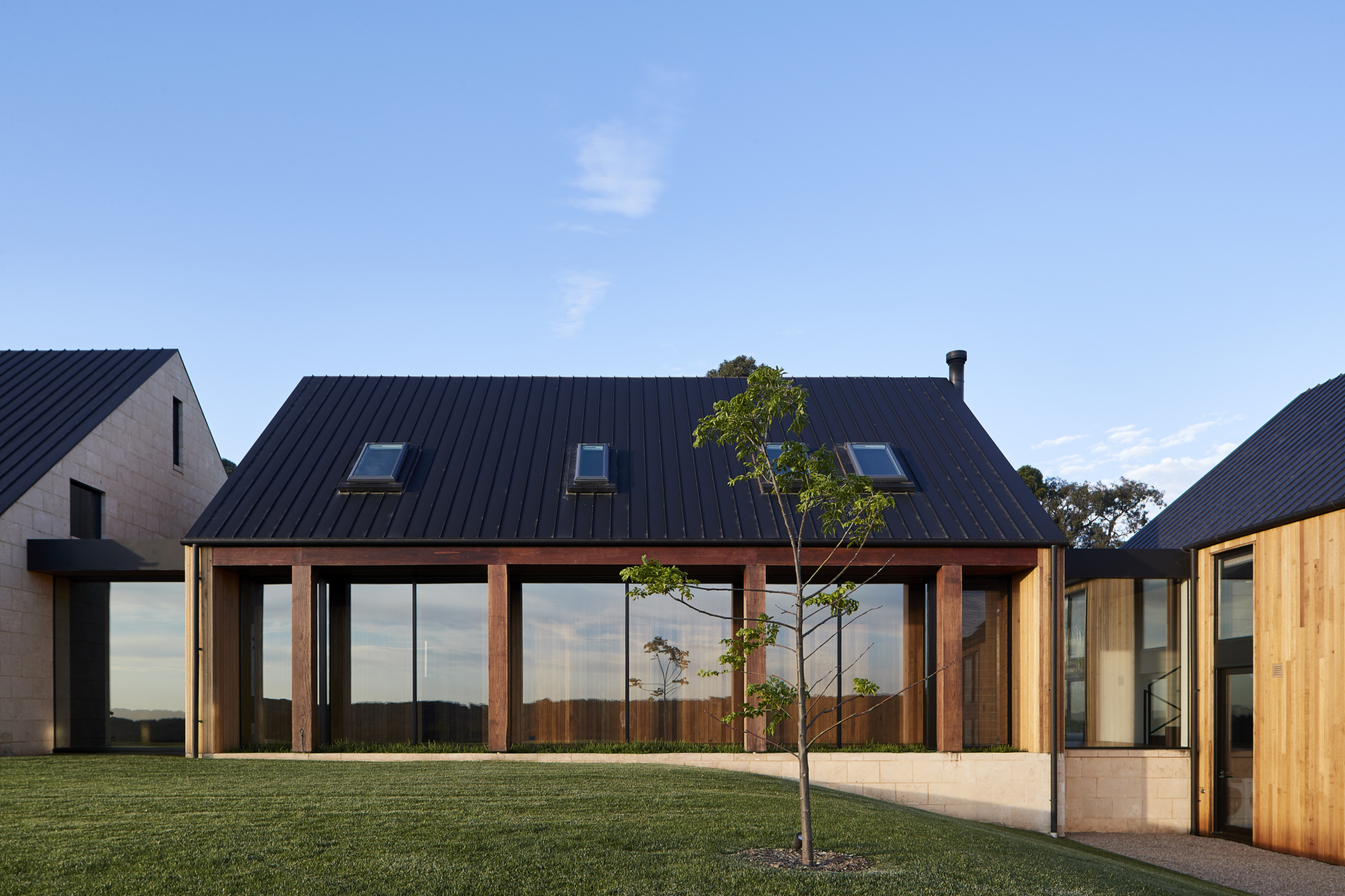 Abe McCarthy Architects & Alice Villella Interior Design : Flinders ...